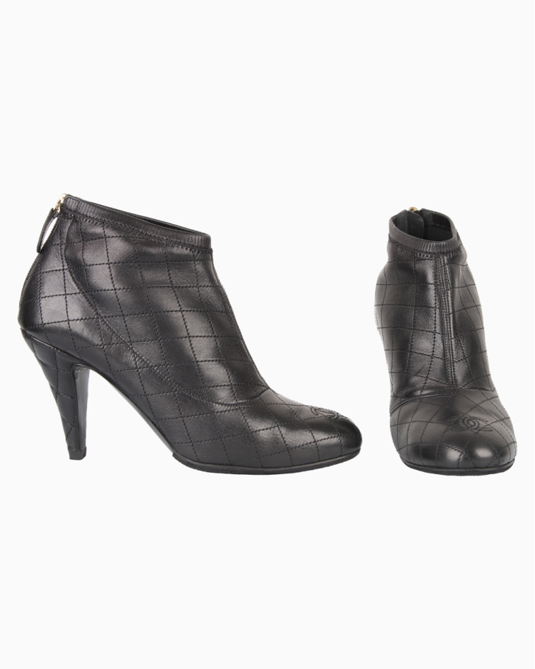 Bota Chanel Original Lambskin Matelassê CC Preta Feminina