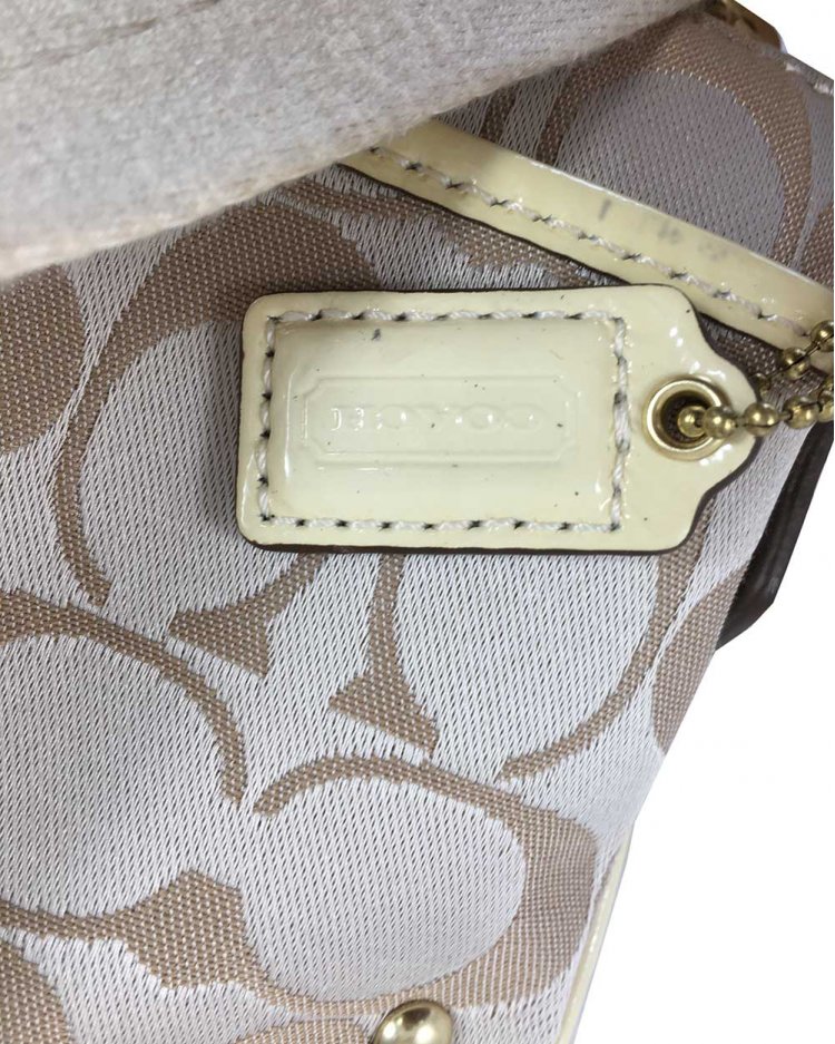 Bolsa Coach Monograma com Aplique de Flores